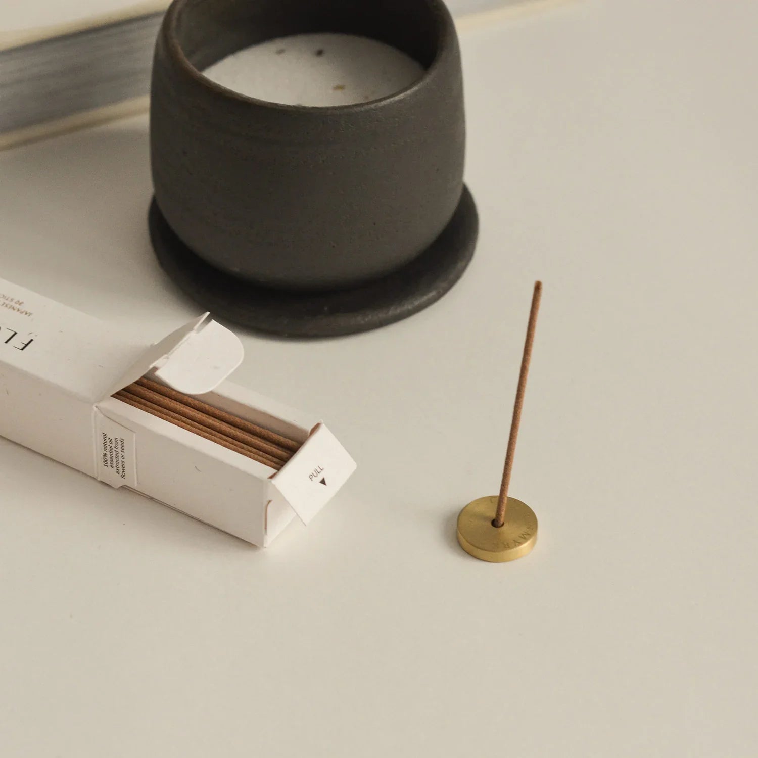 Lotus Japanese Incense Stick Set – 30 Sticks – CEDAR AND MYRRH